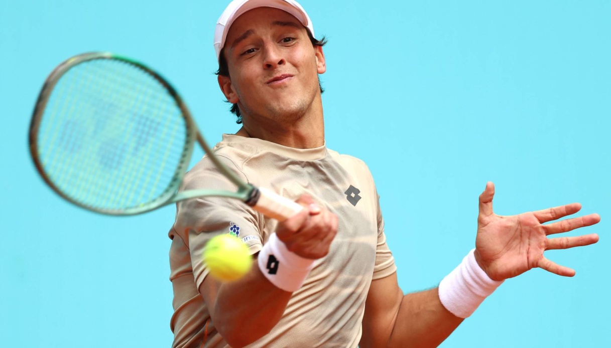 Sinner Dominates Darderi in All-Italian Australian Open Clash